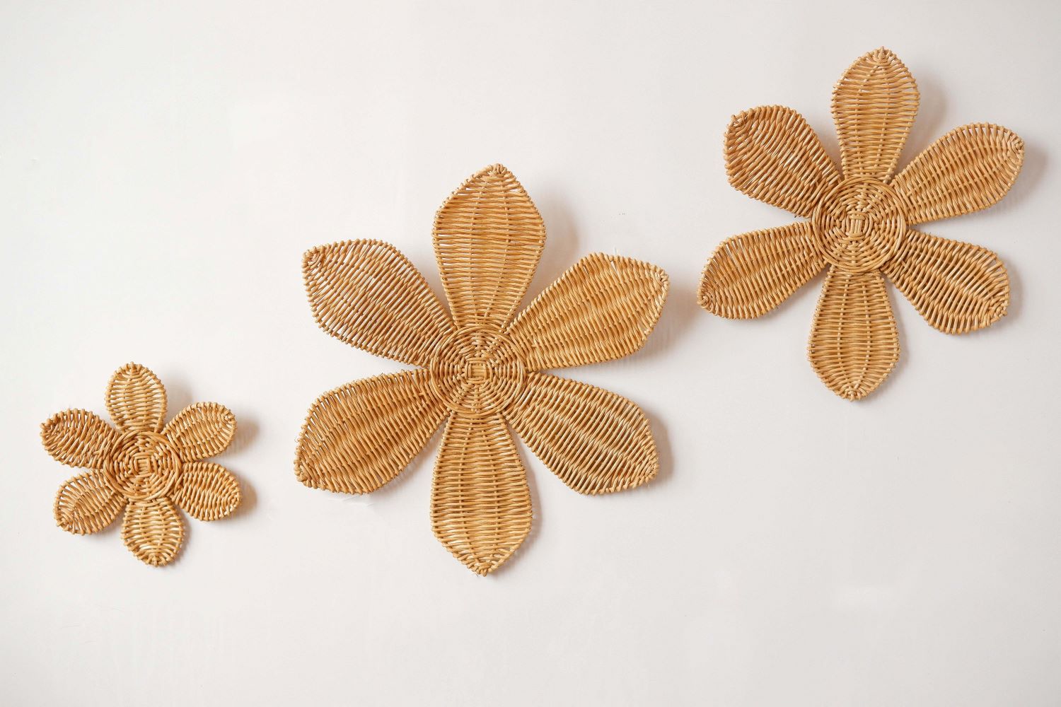 Rattan Daisy Flower Nursery Wall Decor – Islandthingsdeco